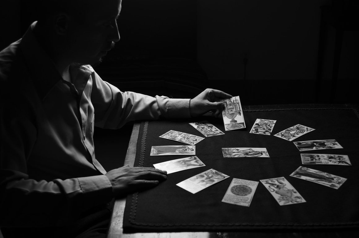 Oracle Card Spreads Explained A-Z (5 Spread Examples)